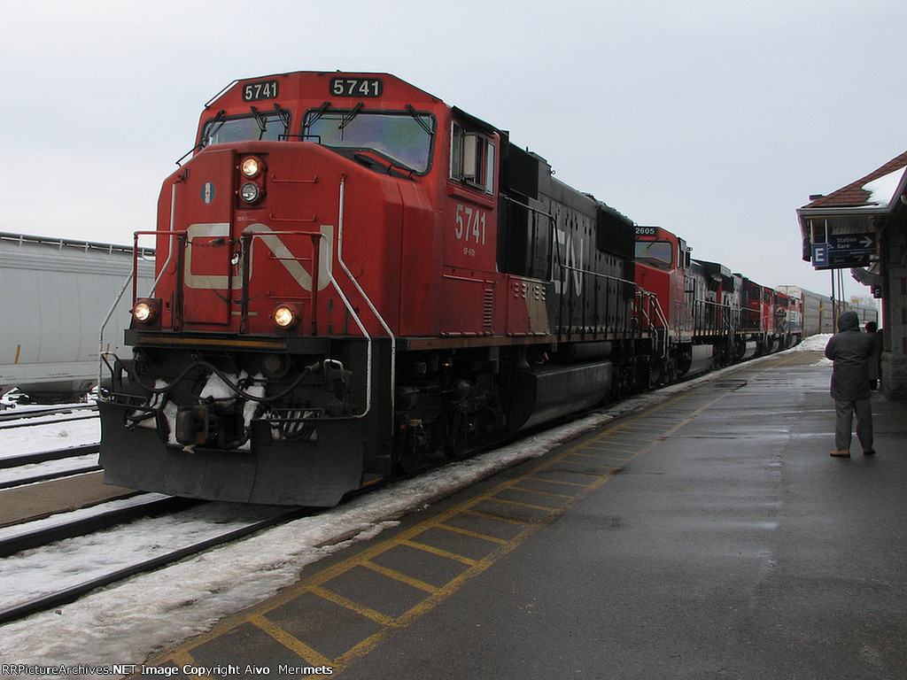 CN 5741 west at Cobourg